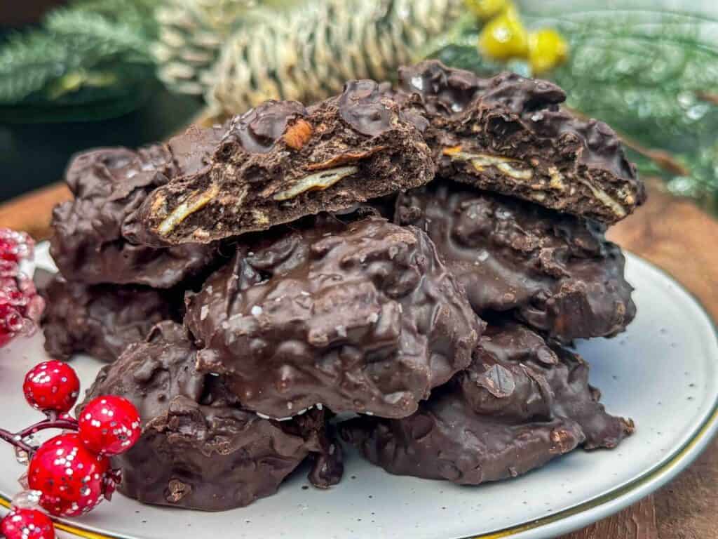 Easy Crockpot Christmas Crack - Dark Chocolate Clusters - Healthy ...