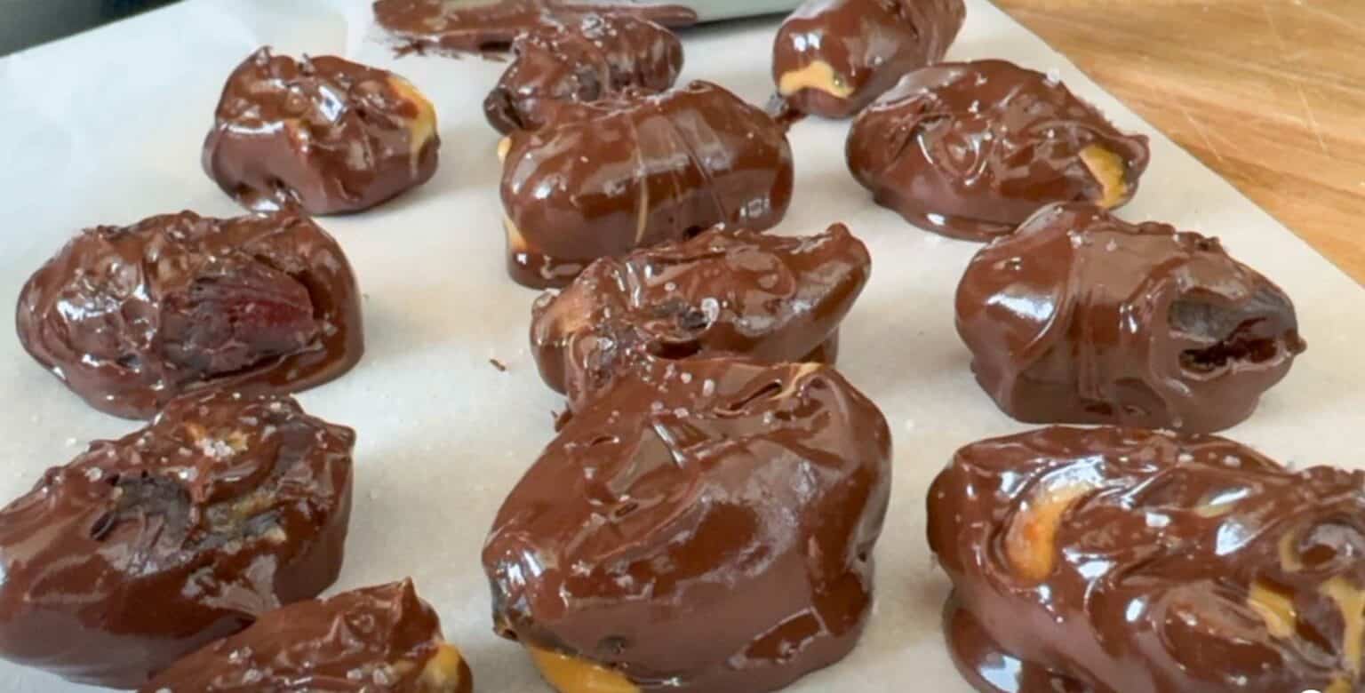 3 Ingredient Date Snickers Bars - Healthy & Easy Recipe - The Sweet ...